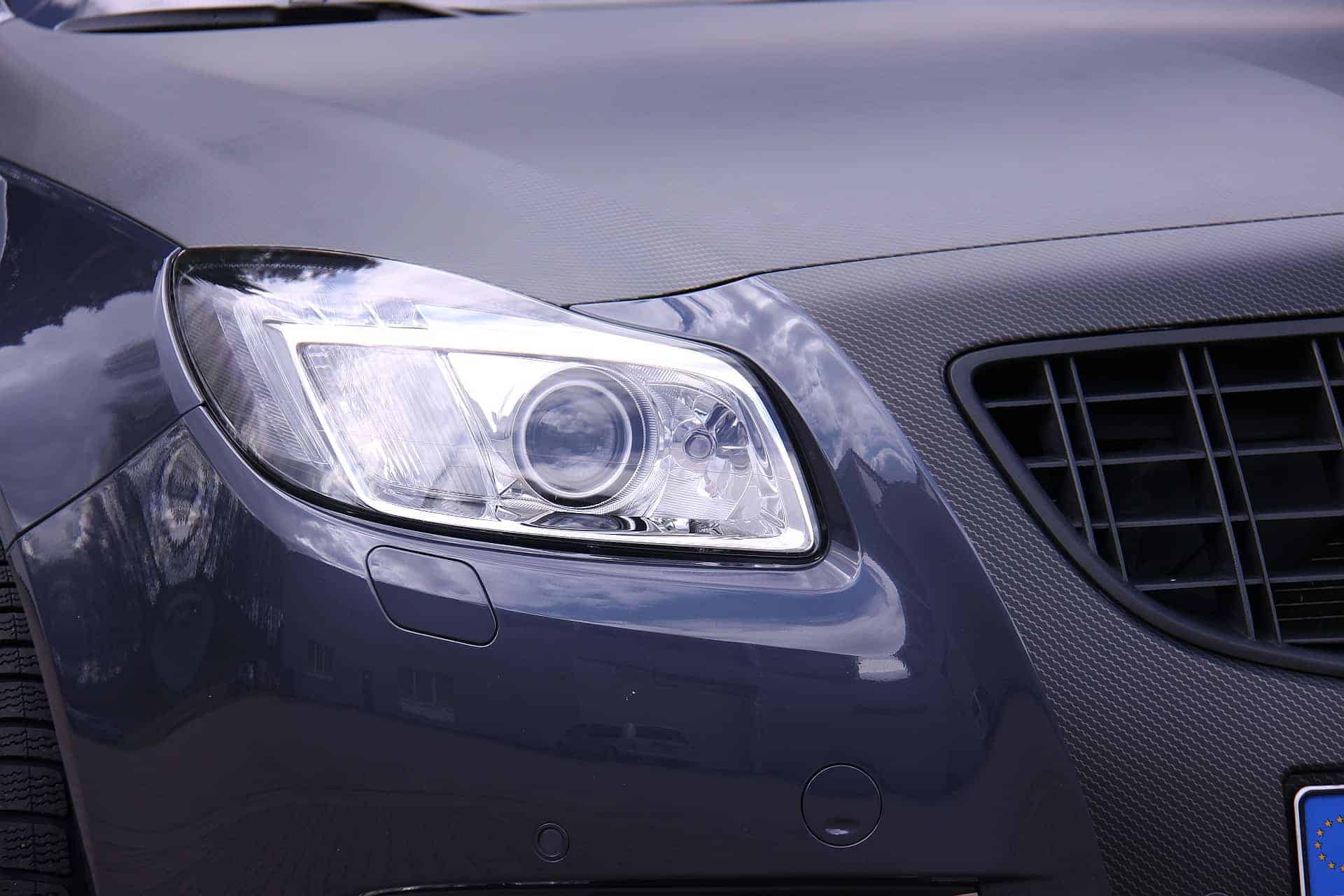 Ratgeber: Beleuchtung an ihrem Fahrzeug - Bosch Car Service Rhein-Berg